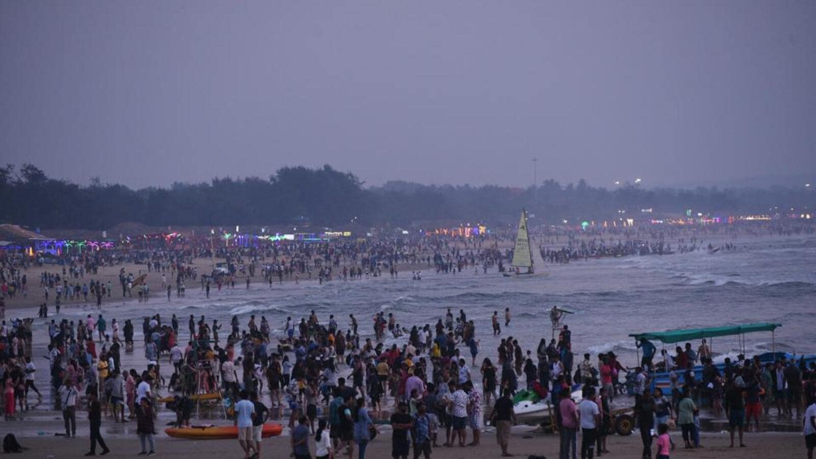 Goa lifeguards deploy automated robots to control crowds during festive ...