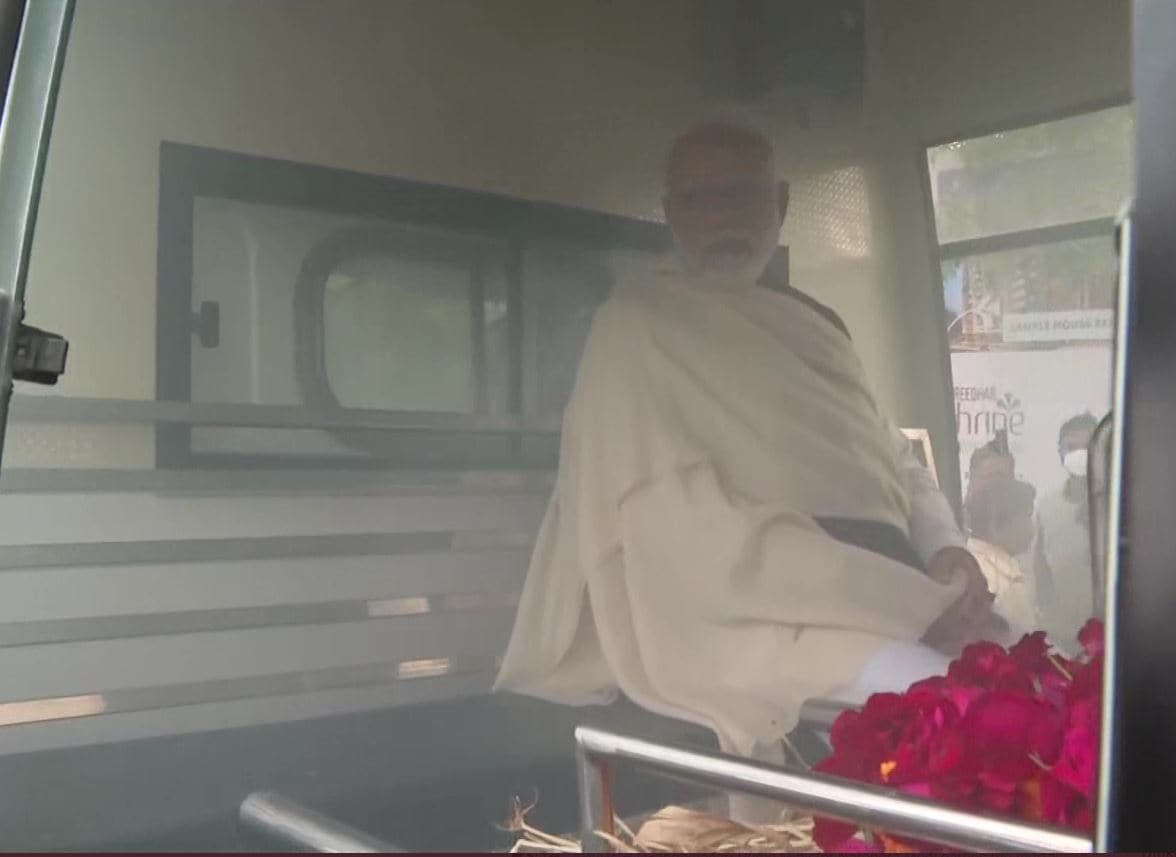 Highlights: As PM Modi's mother Heeraben dies, Dalai Lama, other world ...