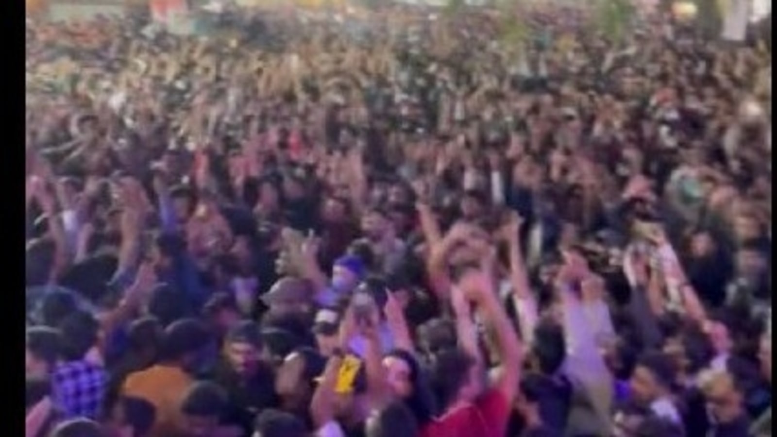 Massive crowd, packed streets as Bengaluru marks New Year. Watch ...