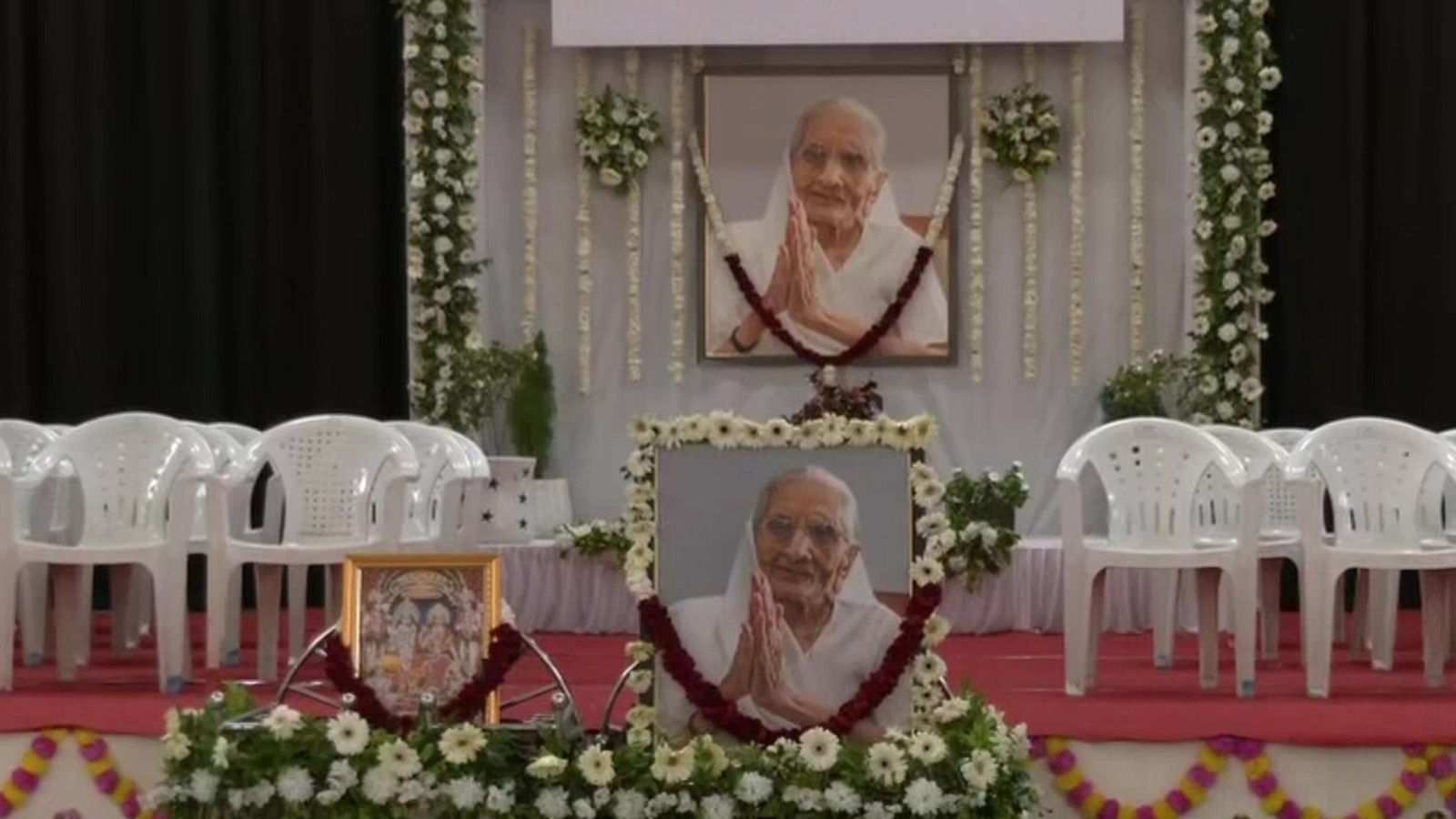 Prayer meet in Gujarat in memory of Heeraben Modi, PM's mother | Latest ...