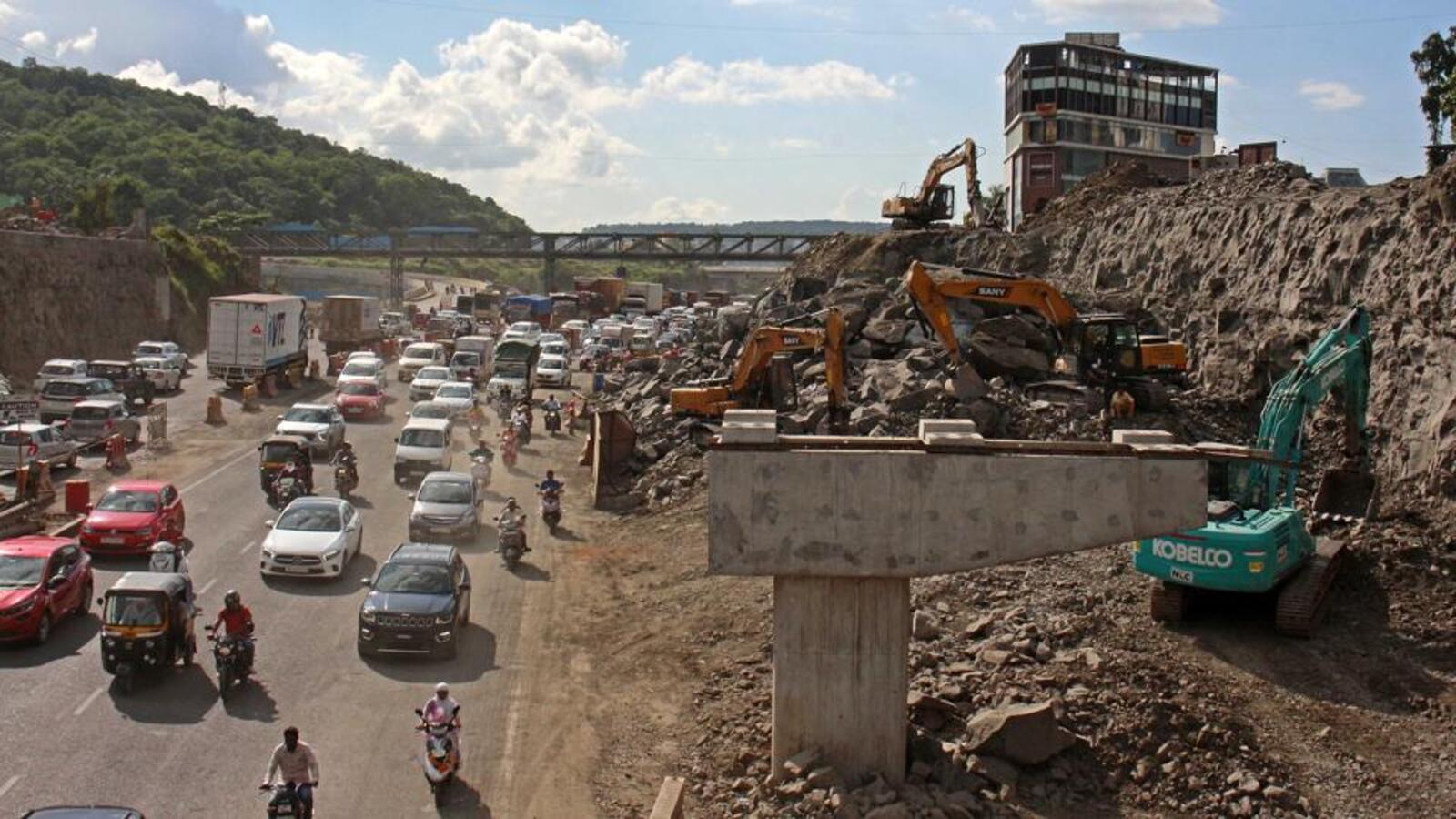 Pune guardian minister Chandrakant Patil reviews road projects | Hindustan Times