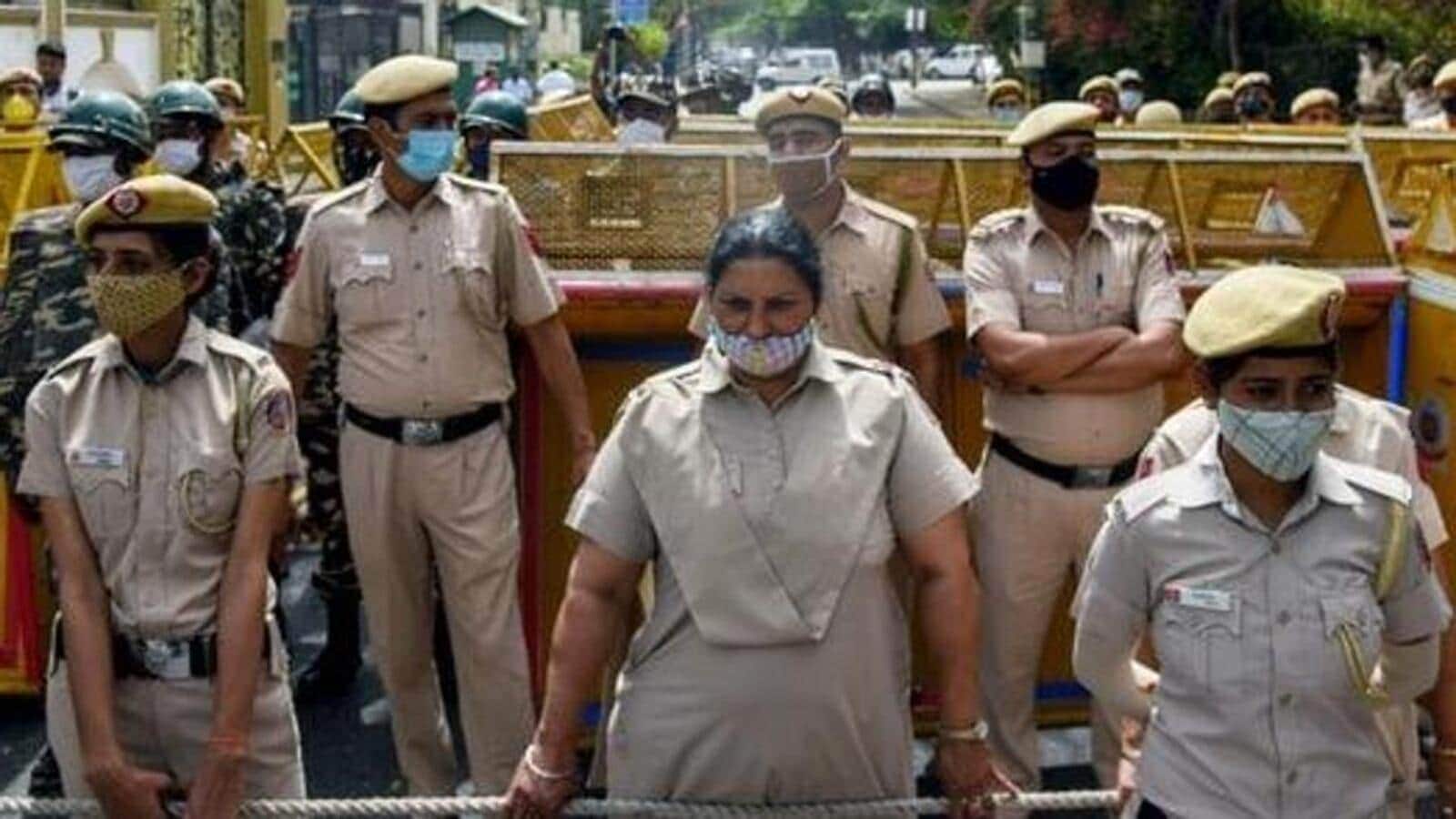 Chennai: DMK workers harass woman cop at an event, BJP terms it ...