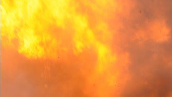 Ahmedabad: Fire breaks out in housing colony, family of 3 suffocates to ...