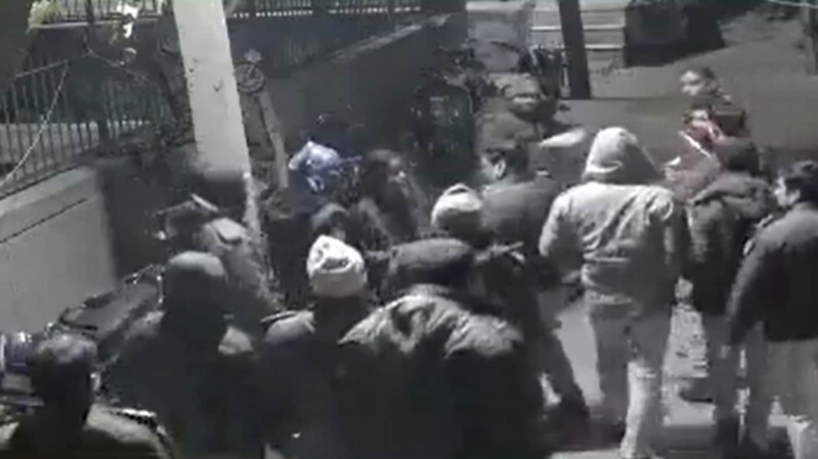 ‘Slap a woman?’: Congress questions Delhi Police's Sultanpuri case ...