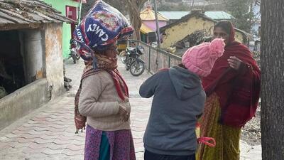 Joshimath land subsidence: Locals vacate as govt declares their houses ...