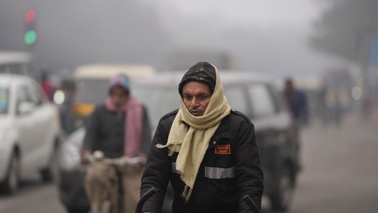 Cold wave, fog prevails; Delhi flights delayed: Live updates| India News
