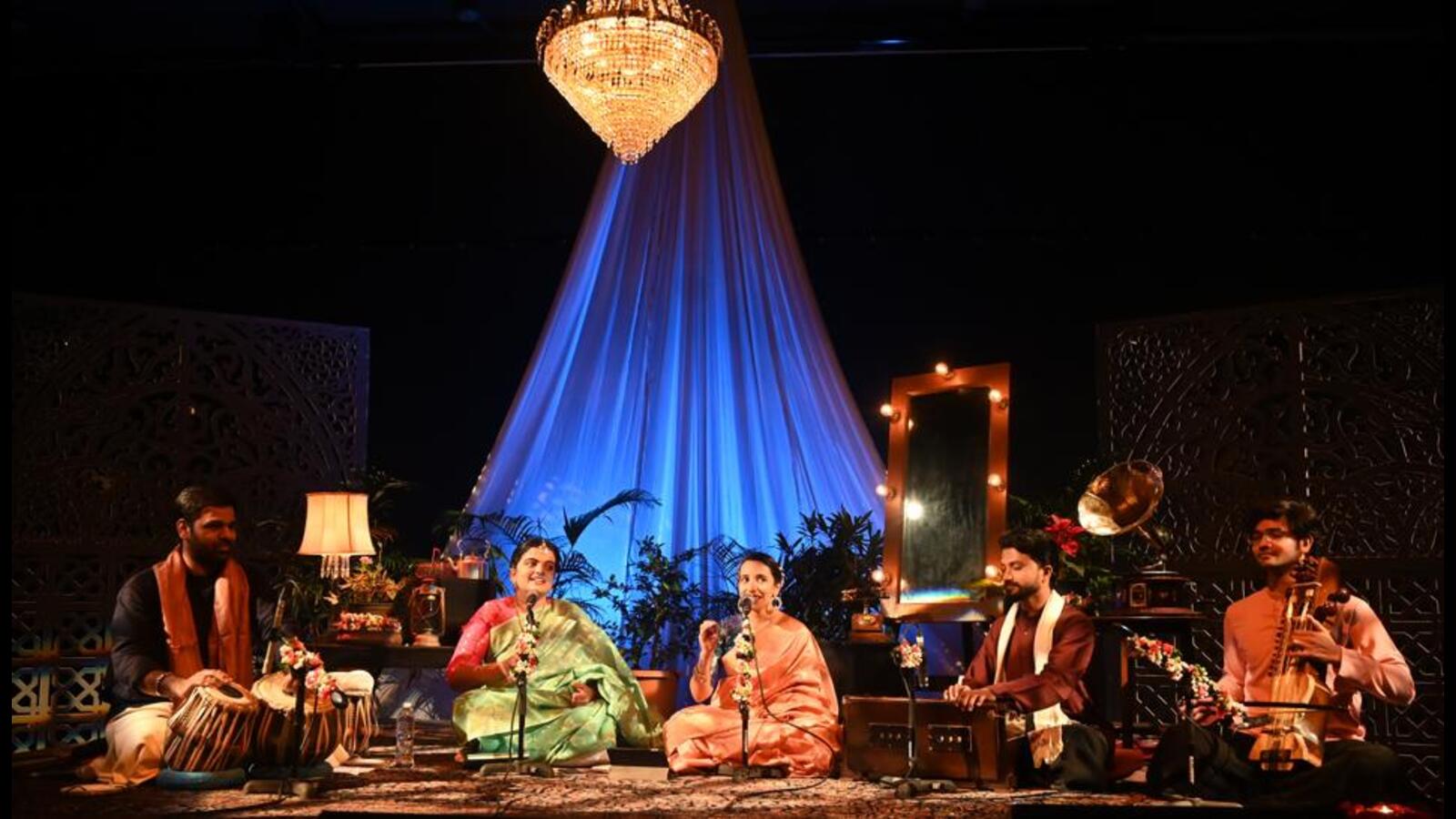 Pune’s Natyasattak brings back the euphoria of live theatre | Hindustan ...