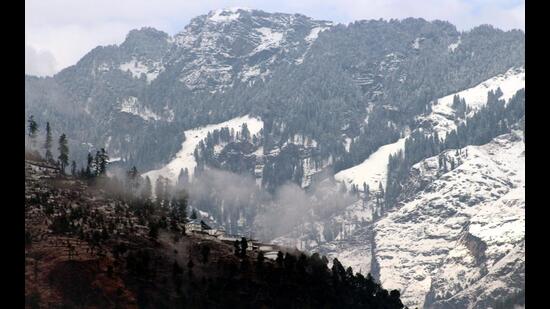 Himachal: Fresh snowfall draws tourists to Shimla, but leaves nearly ...