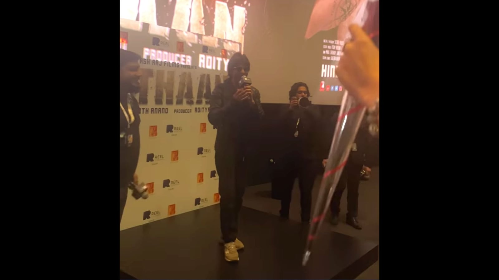 Durjoy Datta hilariously reacts to wife Avantika Mohan’s fangirl moment while meeting SRK | Trending