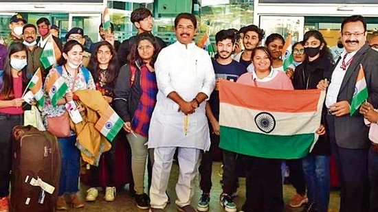 Karnataka govt to give ₹2,000 per month to every BPL family soon: BJP ...