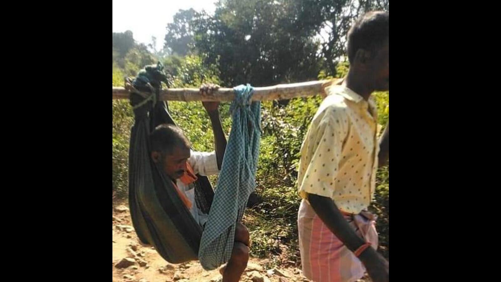 Karnataka man carried on makeshift stretcher for 10km | Bengaluru
