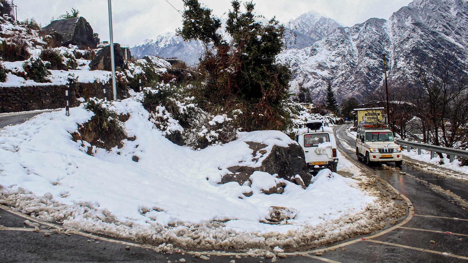 Snowfall, rain in hill states of north India lead to closure of roads ...