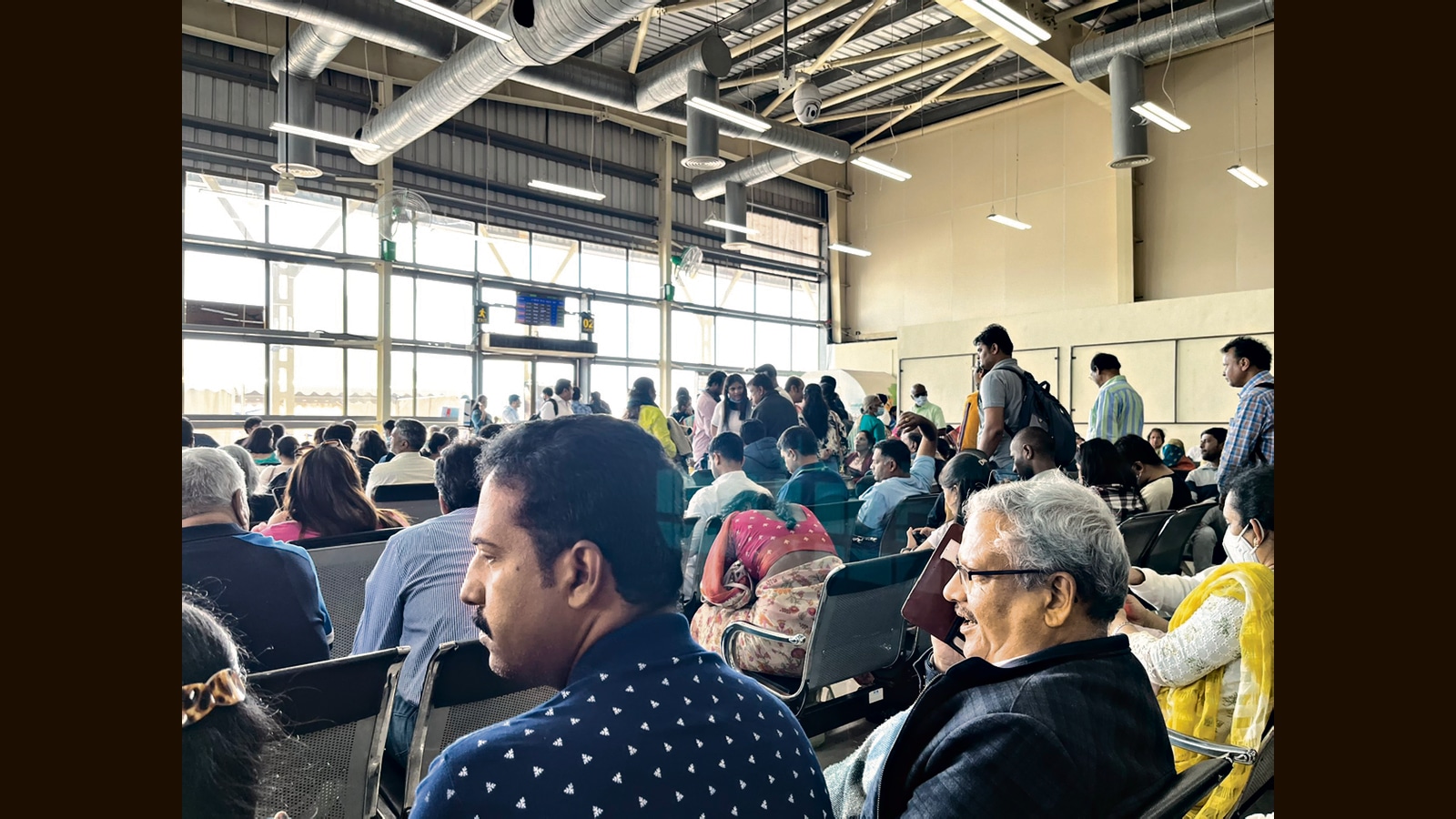 Woman, aide held for extorting social worker - TrendRadars India