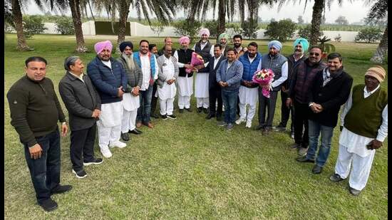 18 Congress Bathinda councillors meet Manpreet Badal | Hindustan Times