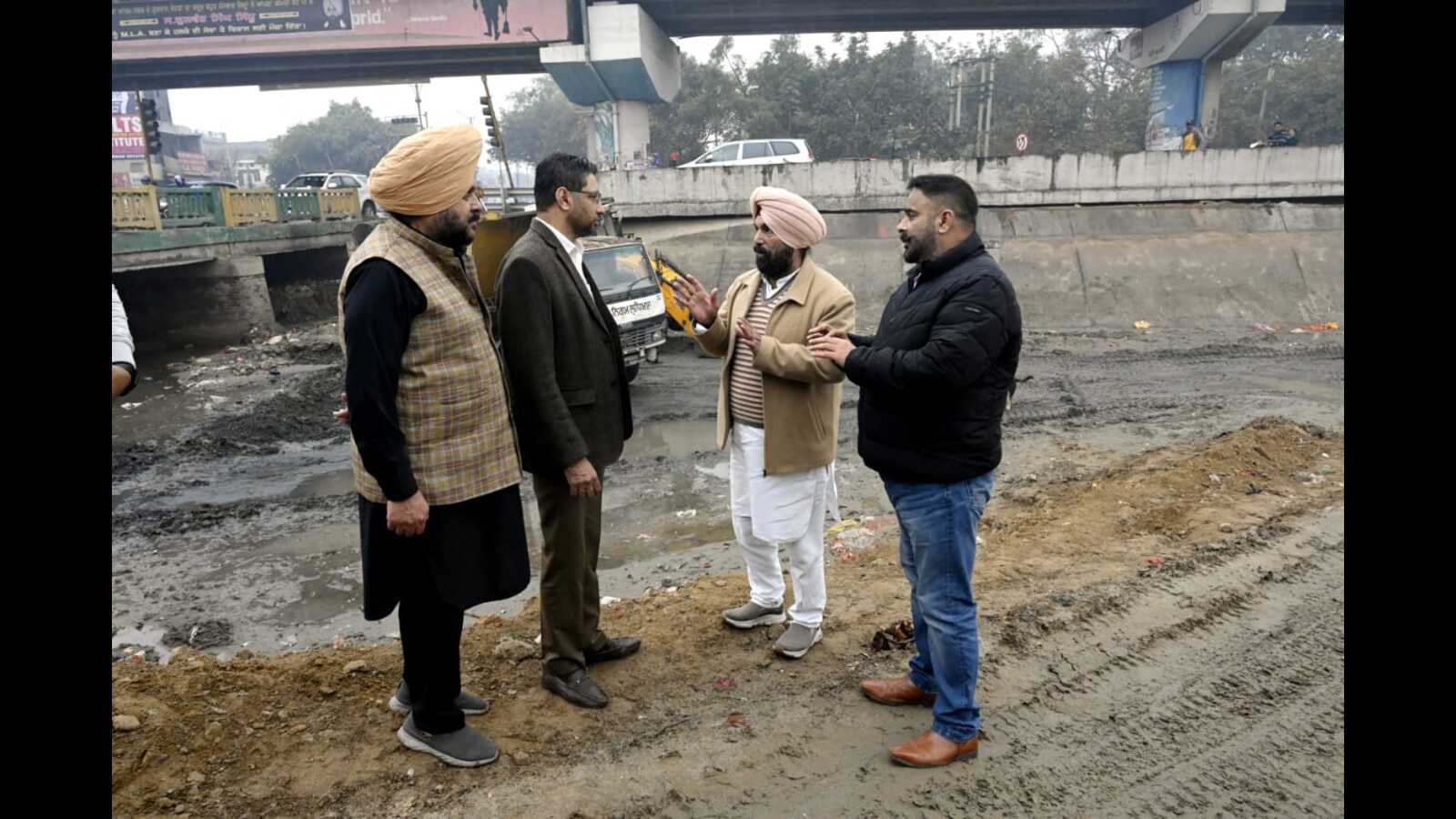 Ludhiana MLA Kulwant Sidhu inspects ongoing works to clean Sidhwan ...