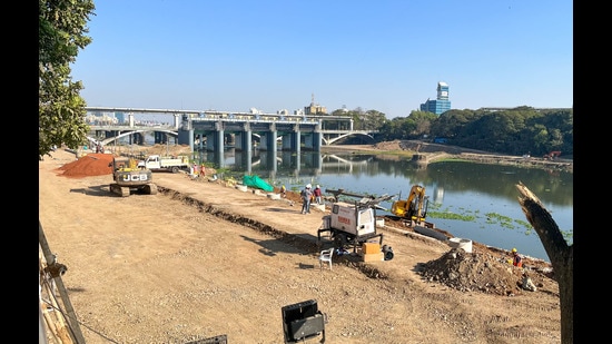 PMC hands out feedback forms for riverfront project to students, civic ...