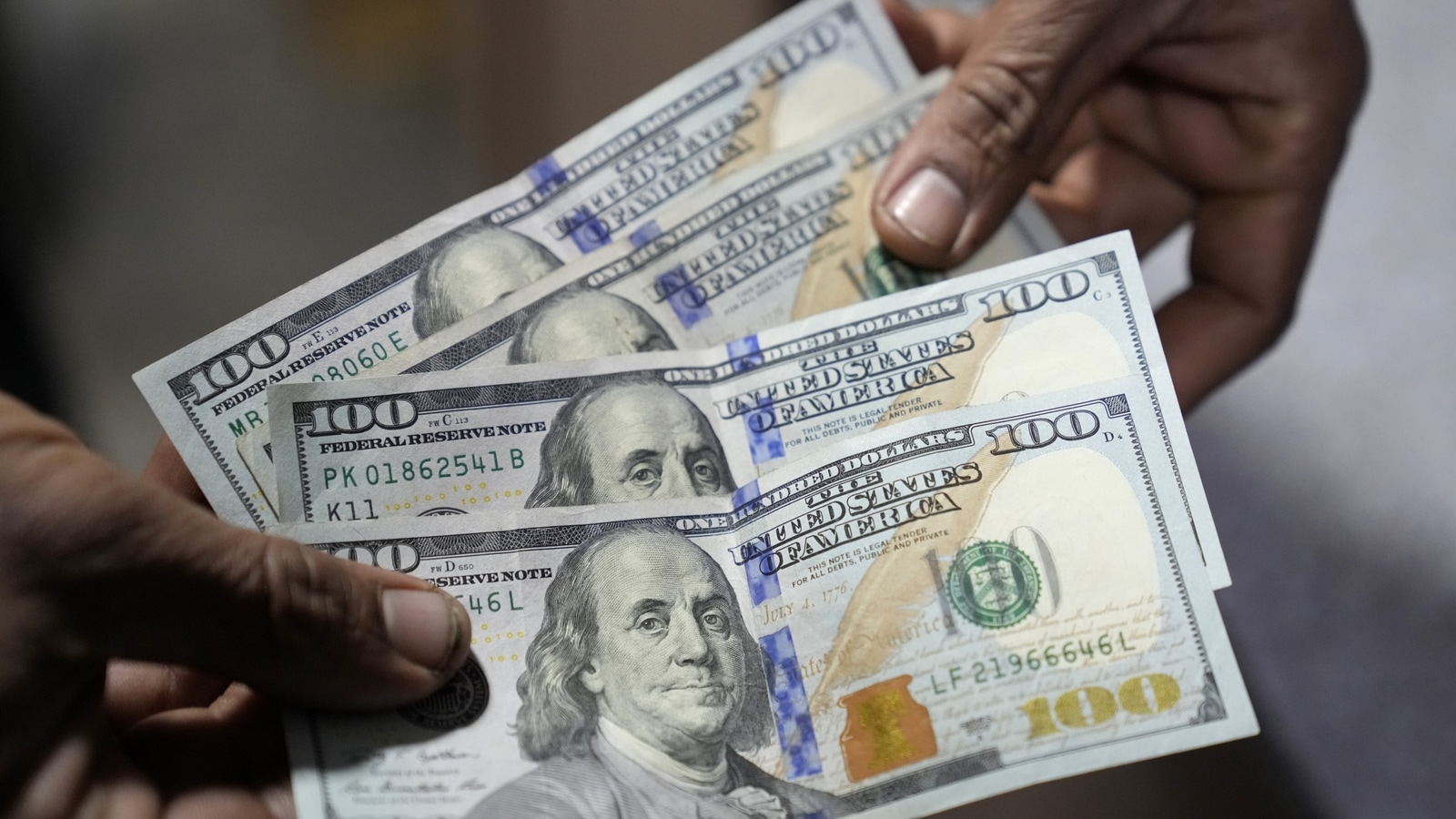 Us Economy Slowed But Still Grew At 29 Rate Last Quarter Hindustan Times