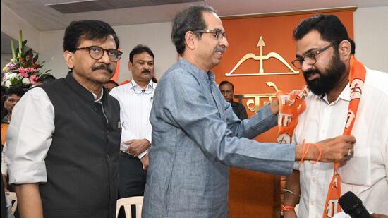 Key North Maharashtra leader quits BJP, joins Thackeray faction ...