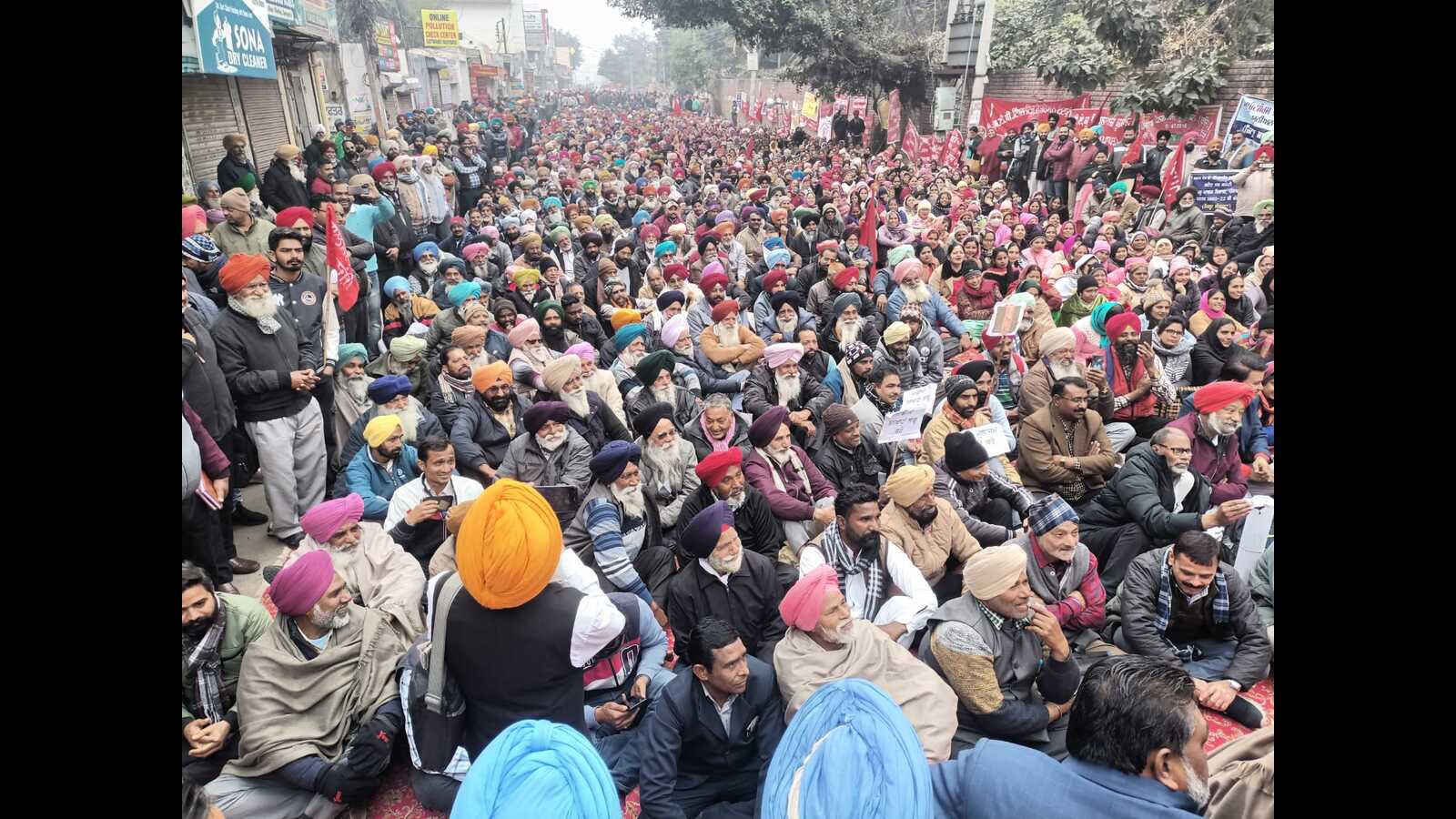 Wage hike, regularisation demand: Thousands of employees hold protest ...