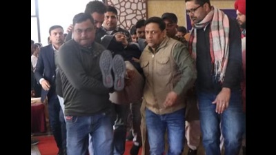 Yamunanagar mayor faints at MC meeting, hospitalised | Hindustan Times