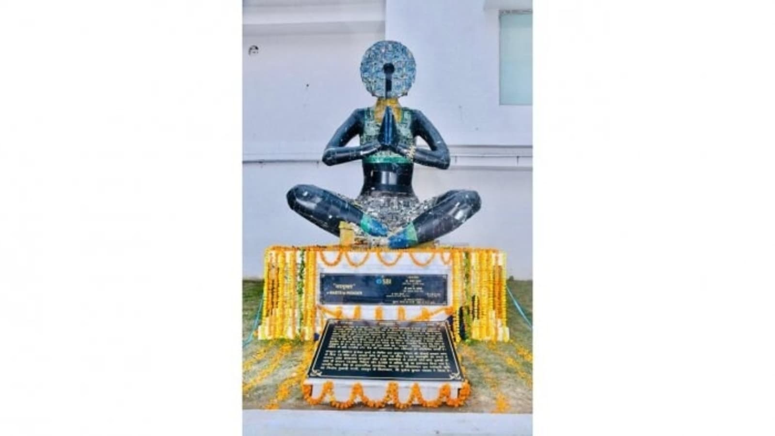 Artist creates a 10-foot-tall statue out of recycled e-waste from banks ...