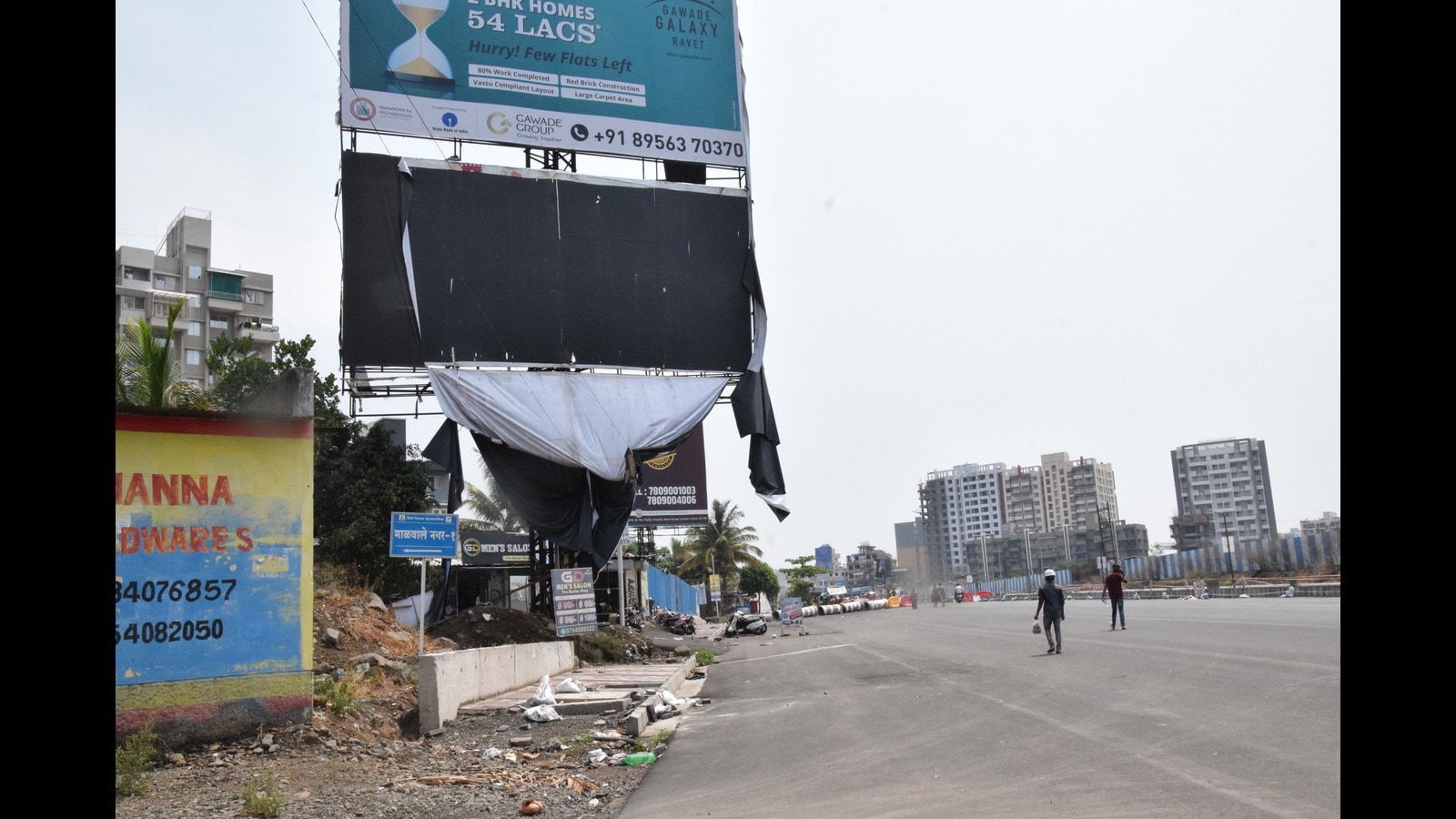 PMRDA in dilemma over illegal hoardings after 700 owners apply for ...