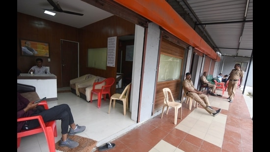 Police bandobast in front of Vasant More’s office | Hindustan Times