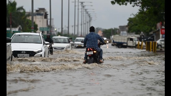 Downpour exposes Lucknow’s waterlogging preparedness | Hindustan Times