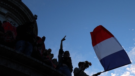 French and foreign politicians react as France's left-wing set to win ...