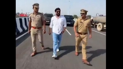 2 UP cops ‘pose’ as property dealer's security officers for making a ...