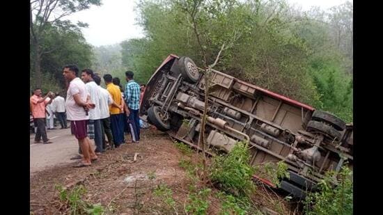 42 schoolkids injured as Haryana Roadways mini bus overturns near ...