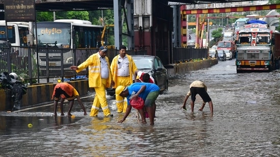 In photos: Mumbai waterlogged, local train services hit after heavy rain | Hindustan Times