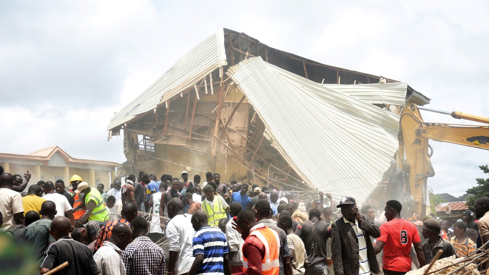 Nigeria school collapse kills 21, scores injured | World News