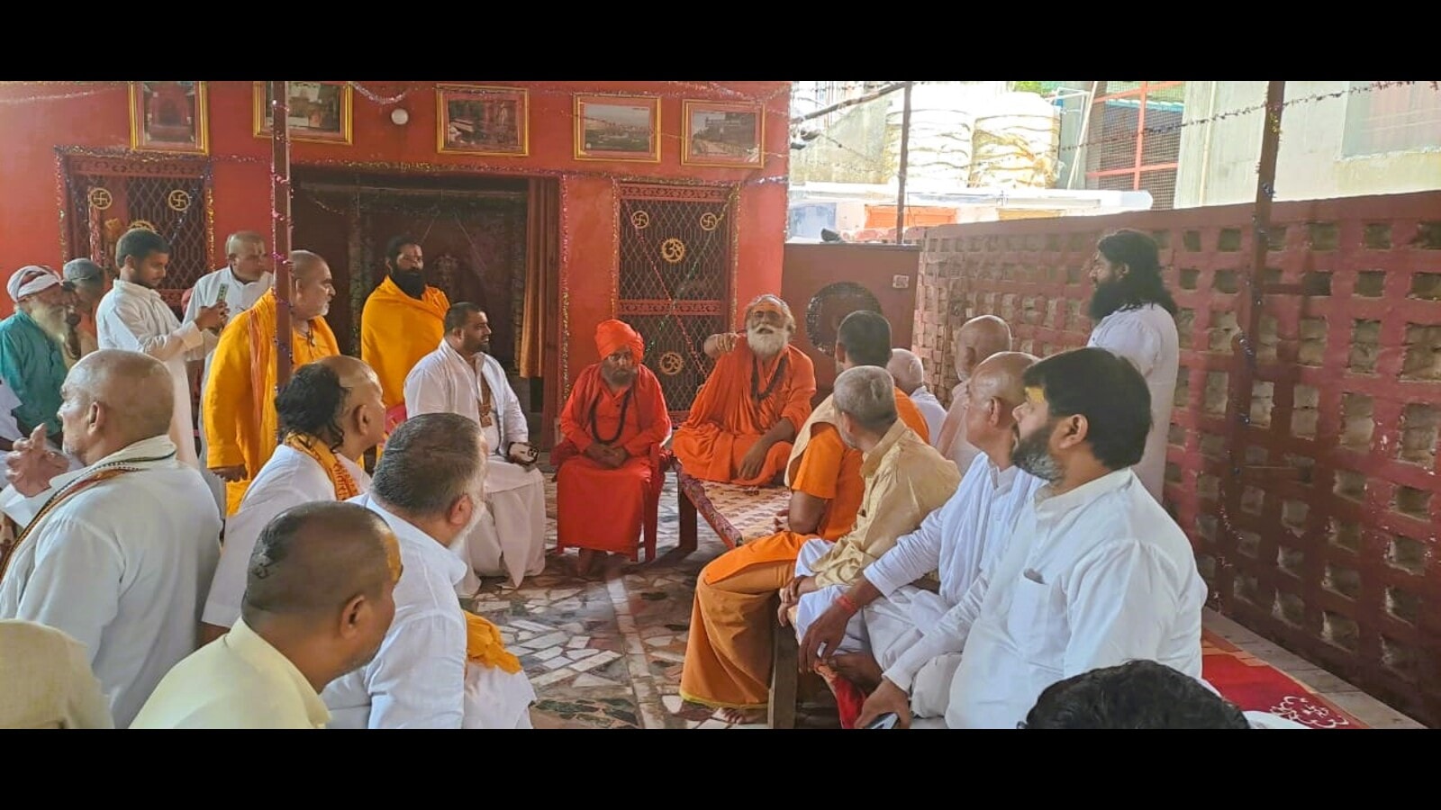 Long-standing dispute in Nirvani Akhara resolved ahead of Mahakumbh ...