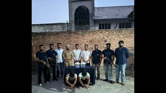 3 members of Bishnoi-Brar gang held with 2 pistols | Hindustan Times