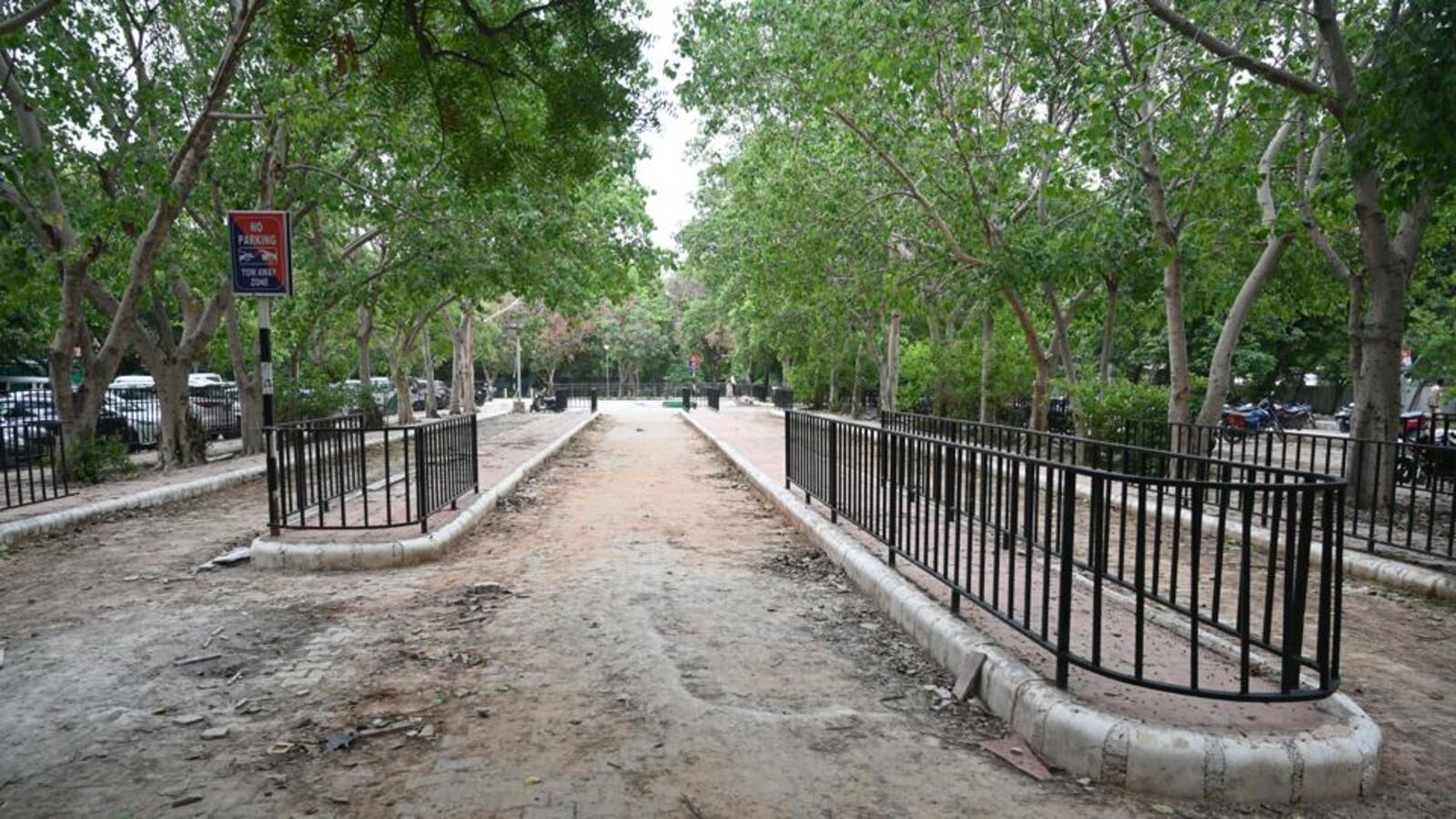 Visitors can travel inside Ggm mini-secretariat | Hindustan Times