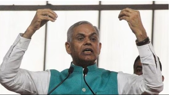 Guj guv warns against overuse of chemical fertilisers - Hindustan Times