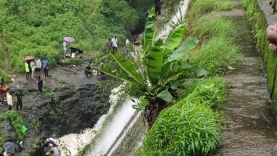 Over 400 evacuated from dam near Digha | Mumbai news
