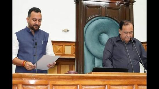 3 newly elected members take oath as legislators in Himachal assembly ...