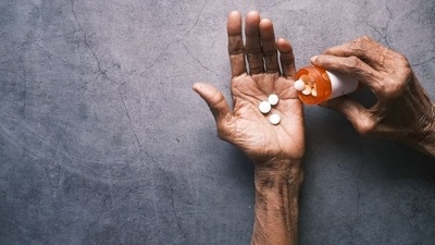 Avoiding medication overload: The risks of taking multiple ...