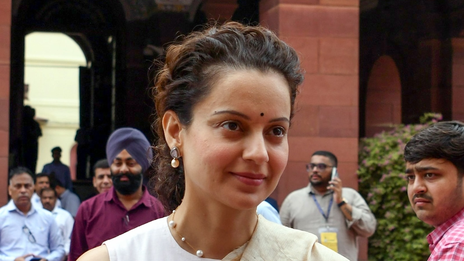 Kangana Ranaut's election as BJP MP from Mandi challenged, high court ...