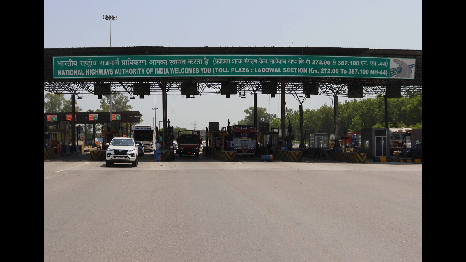 Punjab promises to clear toll plazas after HC rap | Hindustan Times