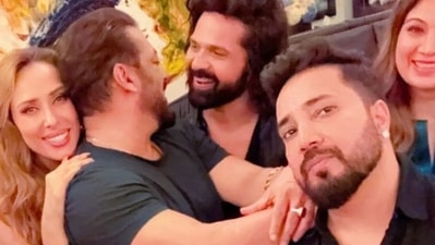 Iulia Vantur holds ‘boyfriend’ Salman Khan close in rare PDA at her ...