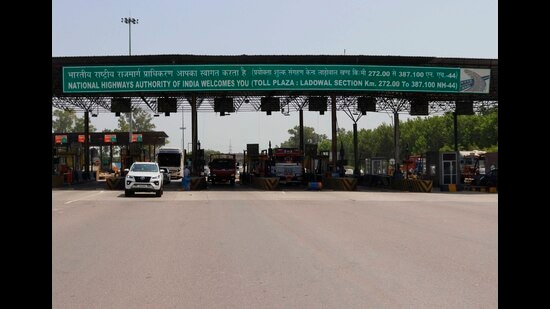 Punjab promises to clear toll plazas after HC rap | Hindustan Times