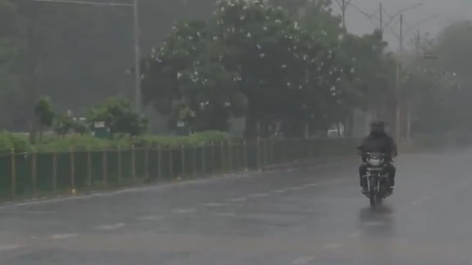 Weather Updates Heavy Rain Lashes Parts Of Gujarat Imd Issues ‘orange