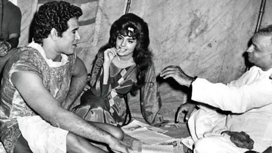 Happy Birthday Mumtaz: Unseen vintage photos of veteran actor as she ...