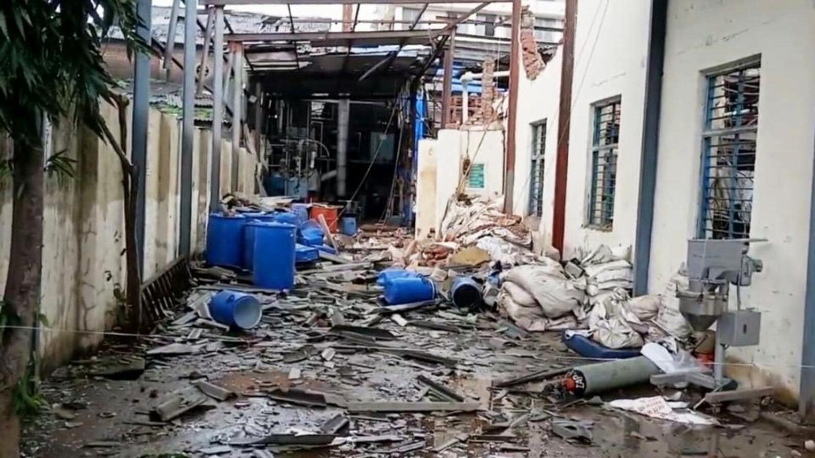 Blast rocks Badlapur MIDC, 3 injured | Mumbai news