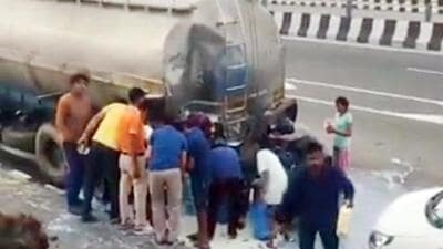 Ghaziabad: Driver killed as truck collides with milk tanker on Delhi ...