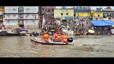 Ganga water level rises in Varanasi; admn on alert | Hindustan Times