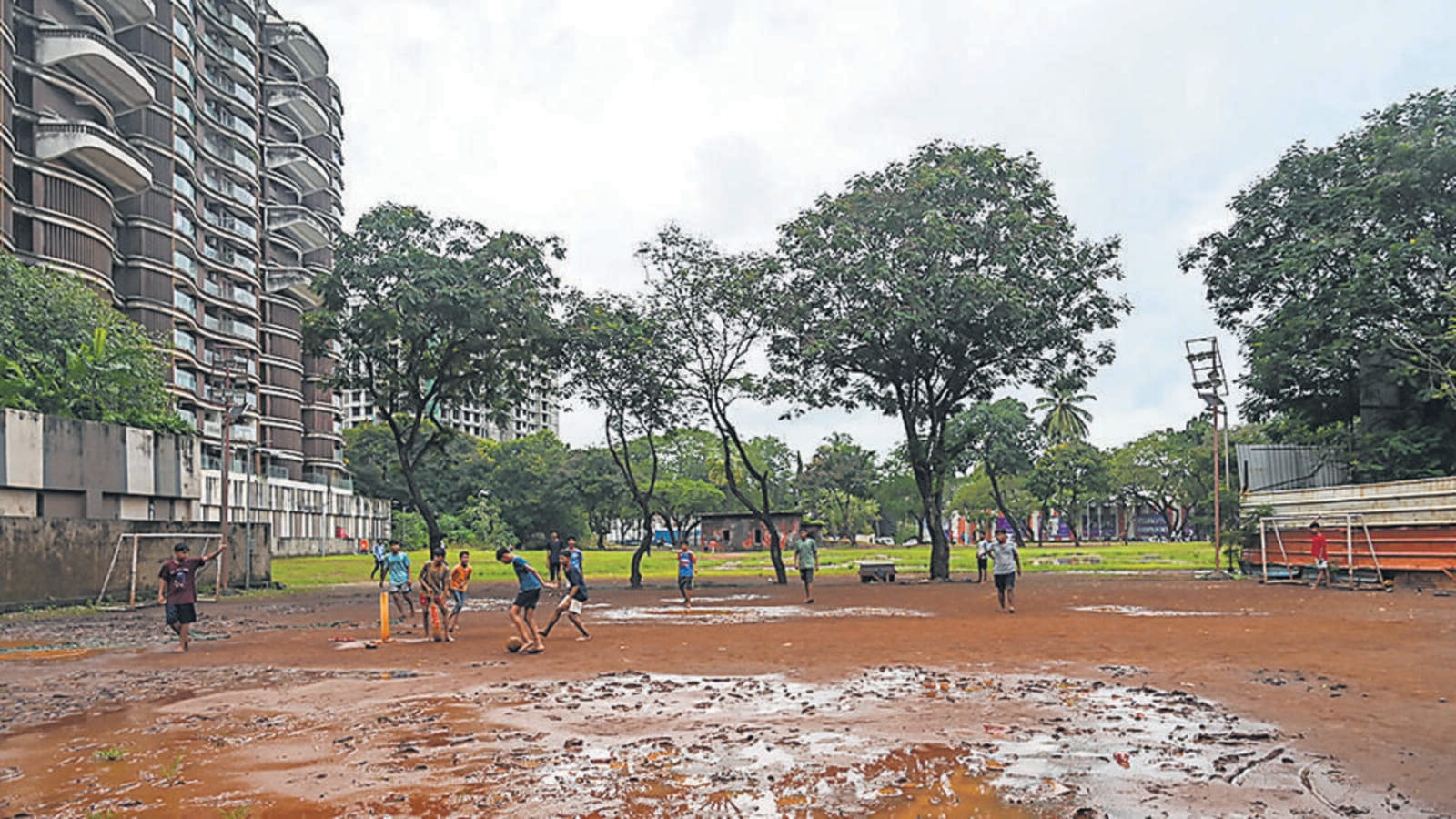 RNA Corp booked for duping 36 flat owners | Mumbai news - Hindustan Times